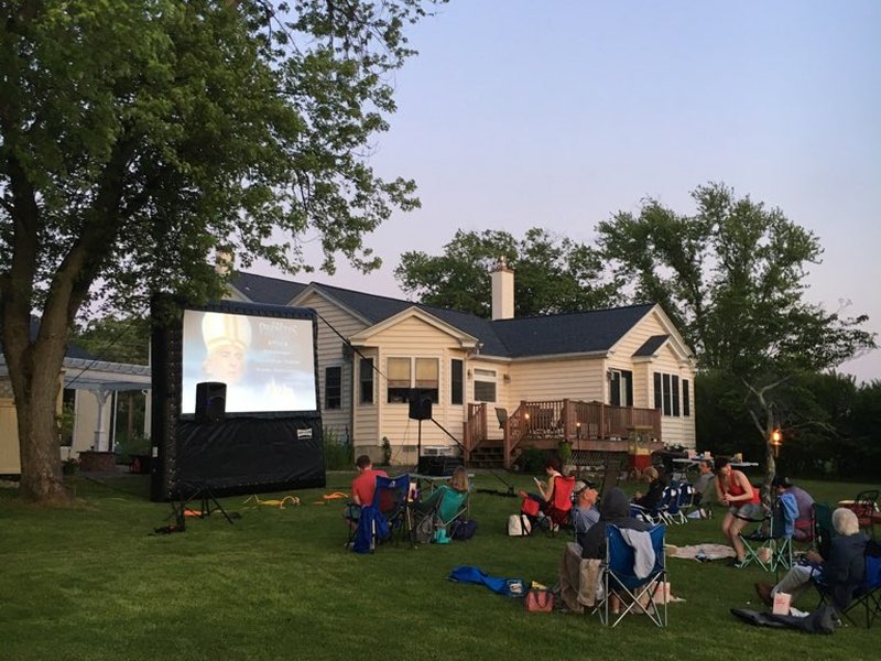How to Create a Romantic Outdoor Movie Atmosphere? | Premiere Outdoor ...